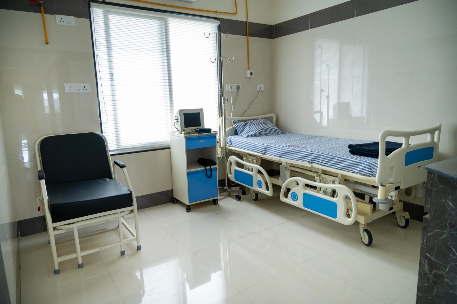 Super Deluxe Rooms - swamisamarthhospital
